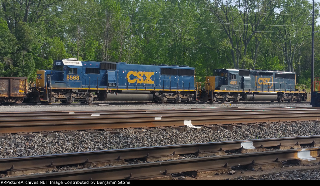 CSX 8568 and CSX 4061